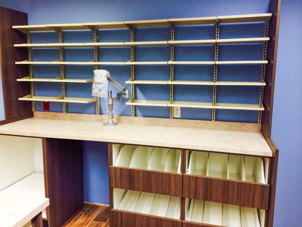 Hospital Retail Pharmacy » Shelving Design